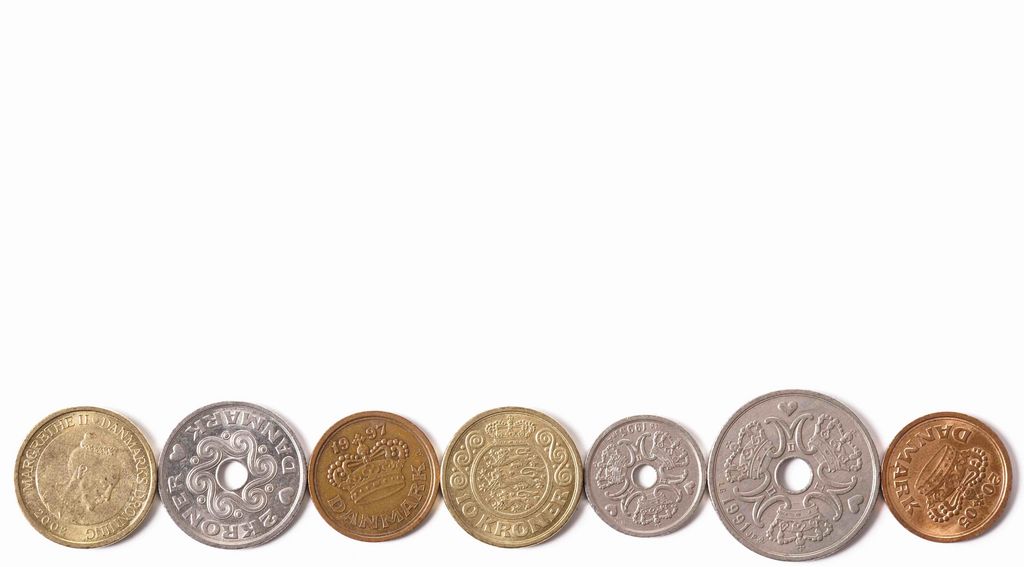 PSA: The 10 baht coin looks a lot like the 2 euro coin, make sure to ...